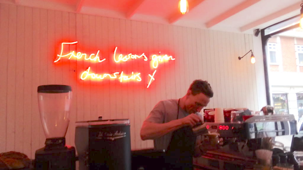 おしゃれな音楽でロンドン気分を満喫できるノマドカフェ【Soho Grind】 | TABI CAFE