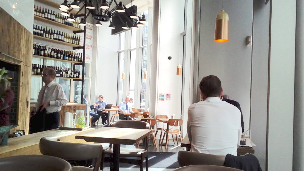 ビジネスマンも多く利用する落ち着いたオシャレカフェ【Notes Moorgate】 | TABI CAFE