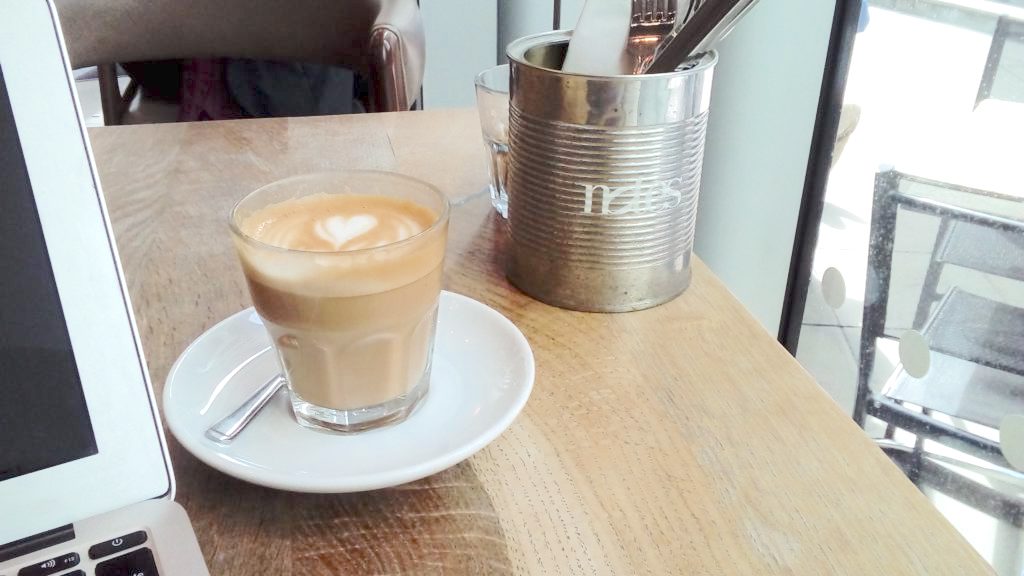 ビジネスマンも多く利用する落ち着いたオシャレカフェ【Notes Moorgate】 | TABI CAFE